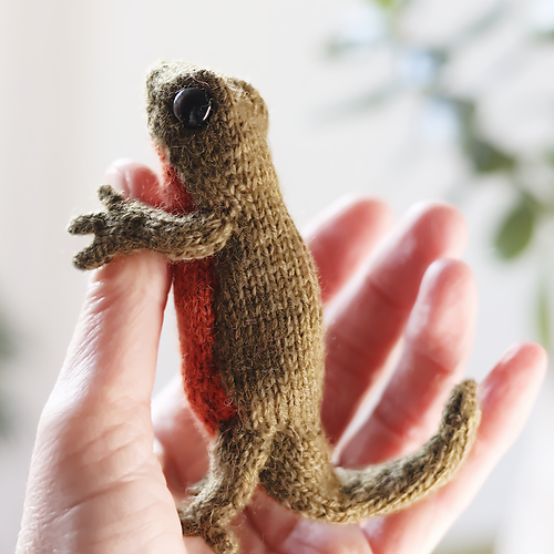 Ravelry: Newt pattern by Claire Garland