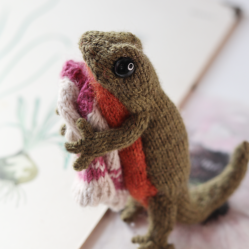 Ravelry: Newt pattern by Claire Garland