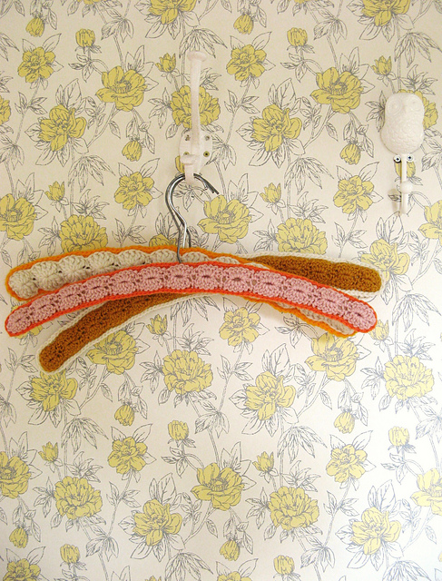 Ravelry: a happy hanger how-to pattern by dottie angel