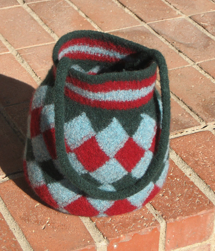 Ravelry: 3 or 4 Color Entrelac Felted Purse pattern by Leedra Scott
