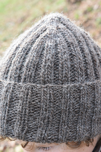 Ravelry: Basic Ribbed Watch Cap pattern by Victoria Boehmer