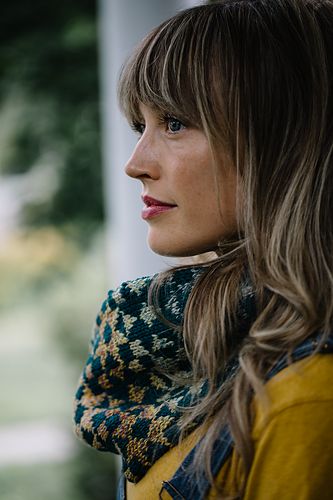 Ravelry: Frame Your Face Cowl pattern by Andrea Mowry