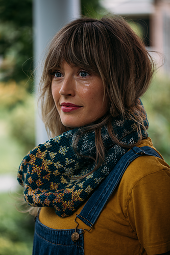 Ravelry: Frame Your Face Cowl pattern by Andrea Mowry
