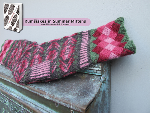 Ravelry: Rumšiškės in Summer Mittens pattern by Donna Druchunas