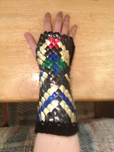 Ravelry: Scalemail Gauntlets pattern by Kerri Jackson