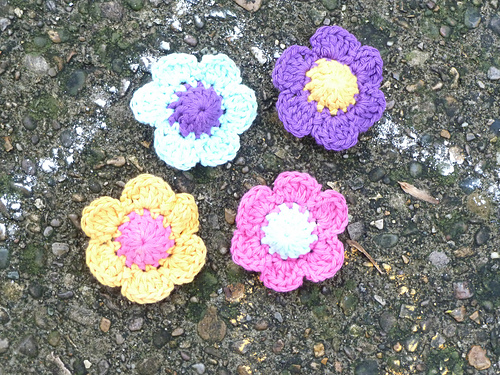 Ravelry: Hopscotch Purse and Flowers pattern by Chubby Chubs