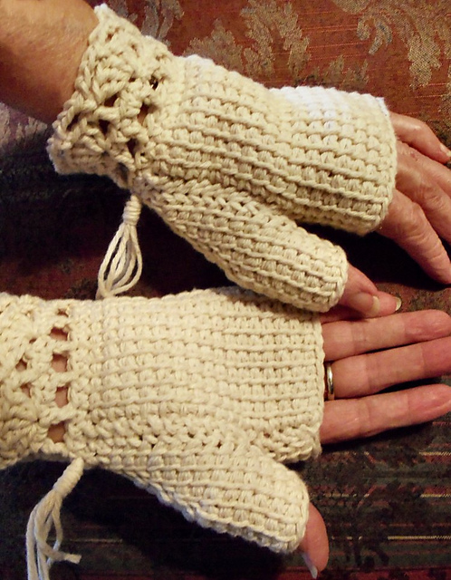 Ravelry: Ladies' Half-Hand Mitts pattern by A.M.