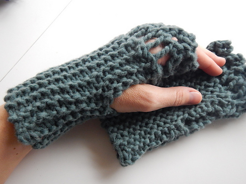 Ravelry: Bird's Eye Mitts pattern by Rebecca Shepler