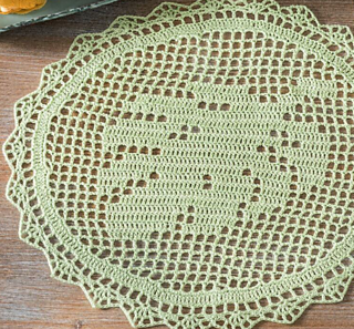 Ravelry: Deckchen mit Blatt pattern by K. Eul