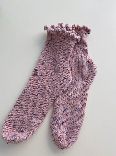 Ravelry: Ultra Easy Ruffle Socks pattern by Easy as knit