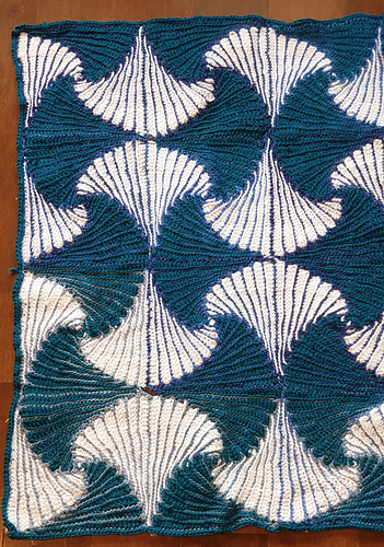 Ravelry: When, suddenly... A twist! pattern by Elyse Yeager