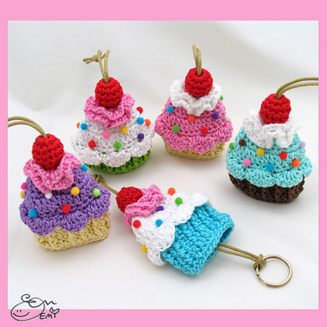 Ravelry: Cupcake Key Cozy pattern by Enna Design