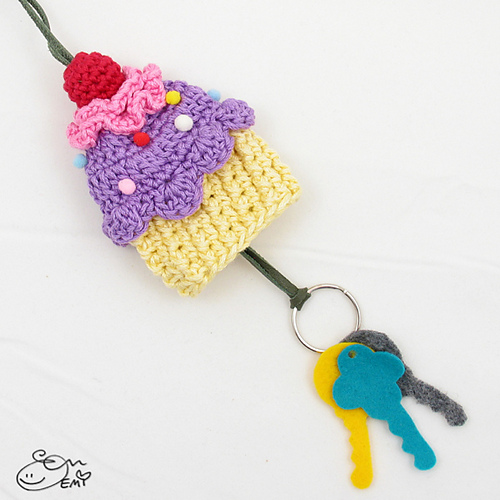 Ravelry: Cupcake Key Cozy pattern by Enna Design