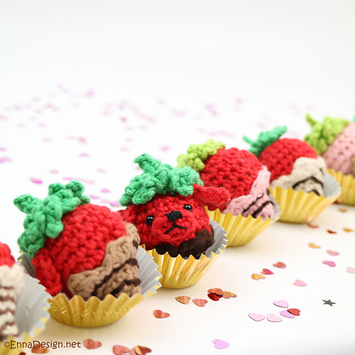 Ravelry: Chocolate Covered Strawberry Poodles pattern by Enna Design