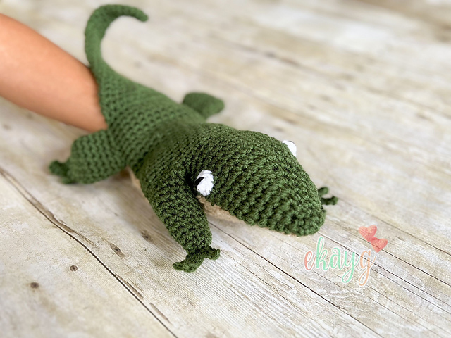 Ravelry: Lizard Hand Puppet pattern by Erin Greene