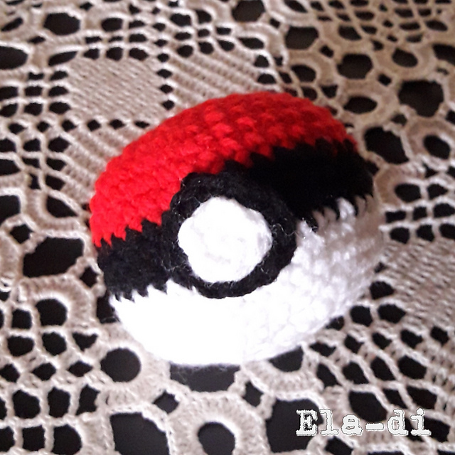 Ravelry: Simple Poke Ball Amigurumi pattern by Ela-di Crafts