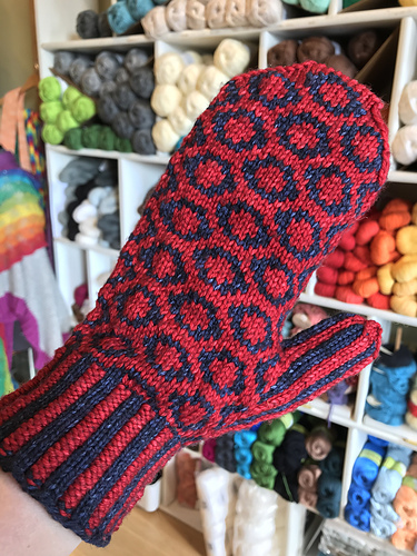 Ravelry: Beer Barrel Polka Mittens pattern by Yarn Treats
