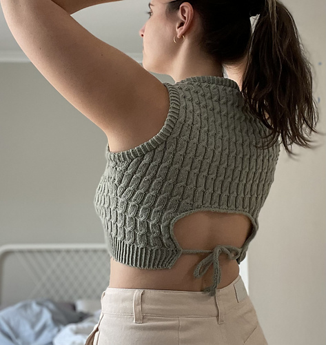 Ravelry: 06 Cable Cut Out pattern by Eleanor Alice