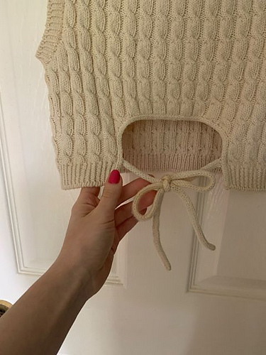 Ravelry: 06 Cable Cut Out pattern by Eleanor Alice