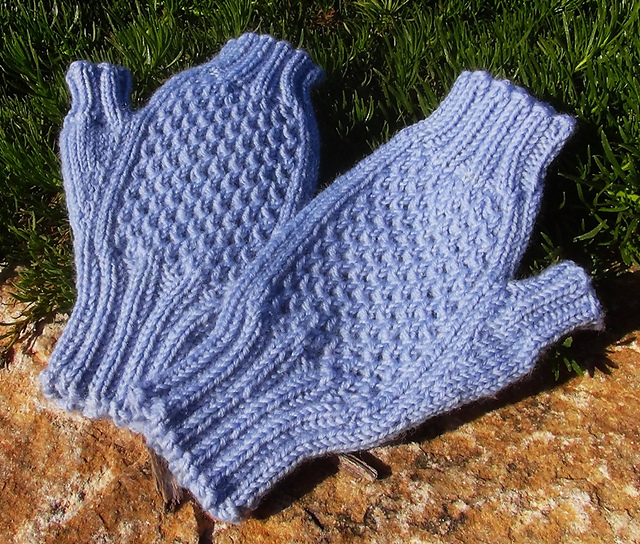Ravelry: elenkamama's Blue fingerless gloves