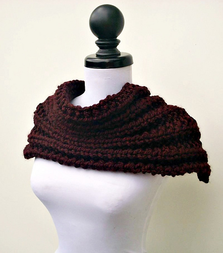 Ravelry: The Elspeth Cowl Scarf pattern by Diane Serviss