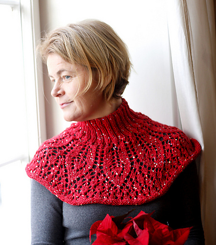 Ravelry: Peacock's Tail Capelet pattern by Eline Oftedal