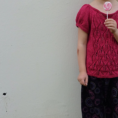 Ravelry: Løvfalltopp / Falling Leaves Top pattern by Strikkelisa