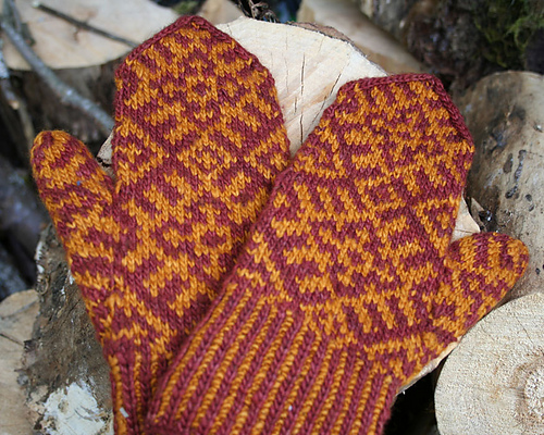 Ravelry: Komi-inspired mittens pattern by Ellen Wixted