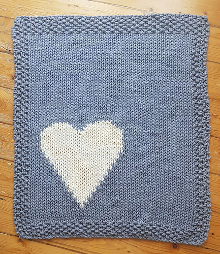Ravelry: Chunky intarsia heart motif crib/pram blanket pattern by Ellie ...