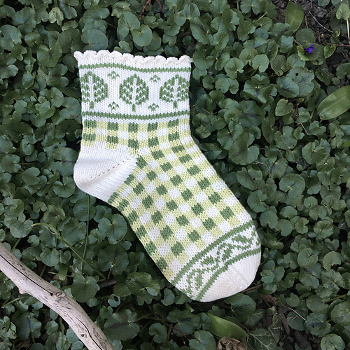 Ravelry: Gingham Leaf Socks pattern by Emma Manos