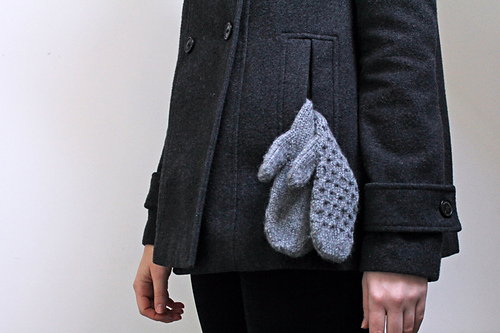 Ravelry: Light honeycomb mittens pattern by EmilieF