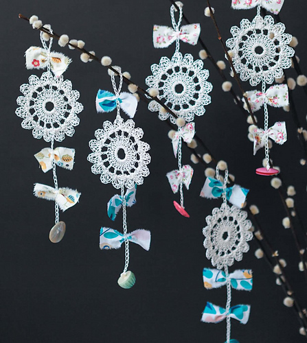 Ravelry: Paper Flower Charms pattern by Emma Lamb