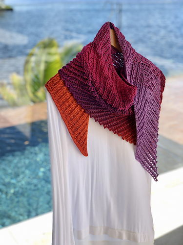 Ravelry: Macaw Wing pattern by Johanna Lindahl