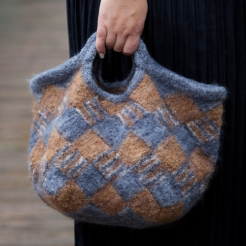 Ravelry: Grab and Go Bag pattern by Gwen Bortner