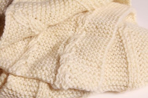 Ravelry: The White Wool pattern by Erica Hernandez