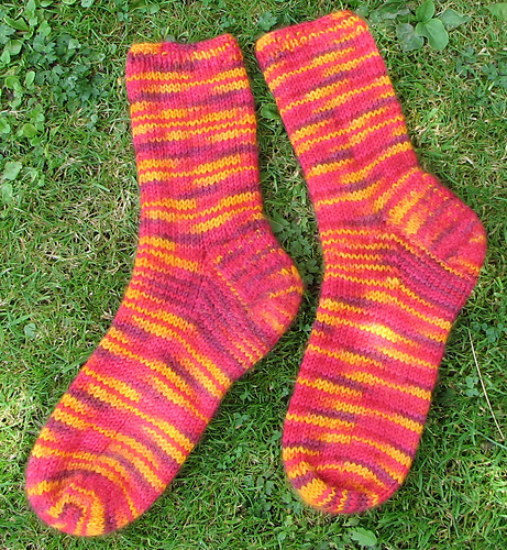 Ravelry: Quick & Easy Ribbed Socks pattern by Erssie