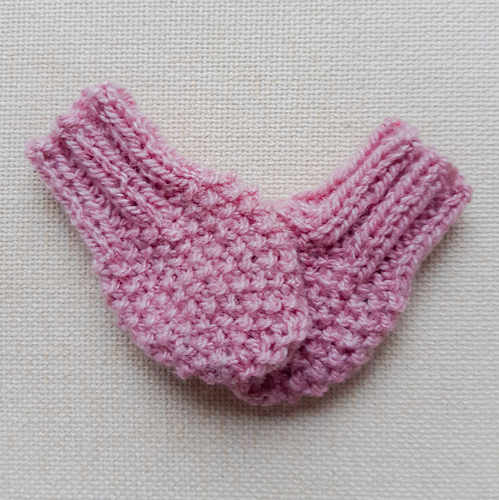 Ravelry: Pink Mist Mittens pattern by Esther Kate