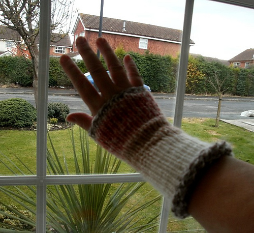 Ravelry: Knifty Wristers pattern by Esther Kate