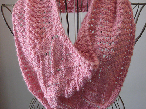 Ravelry: Flemish Block Cowl pattern by Gretchen Tracy