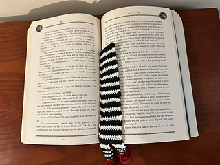 Ravelry: Wicked Witch of the East Bookmark pattern by Ana Maria Liasch ...