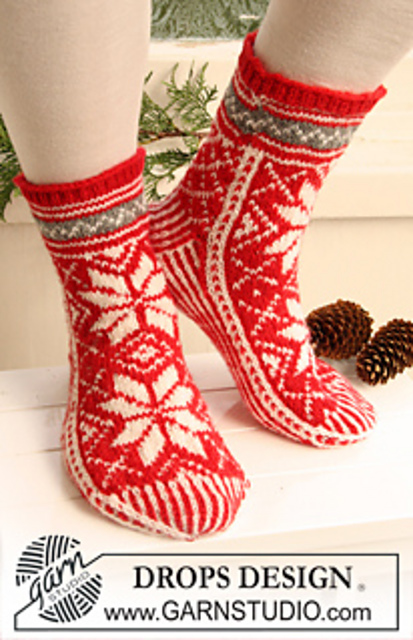 Ravelry: 0-726 Socks with pattern for Christmas pattern by DROPS design