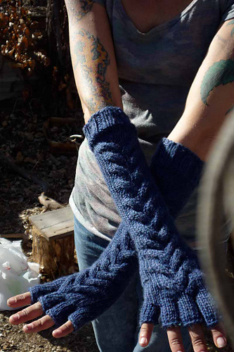 Ravelry: Motorcycle Gloves pattern by Dori Mondon