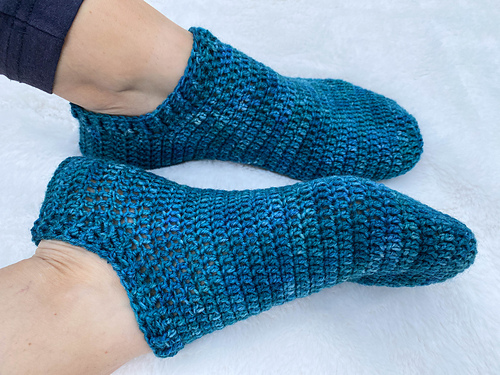 Ravelry: Easy Ankle Socks pattern by Amanda Saladin
