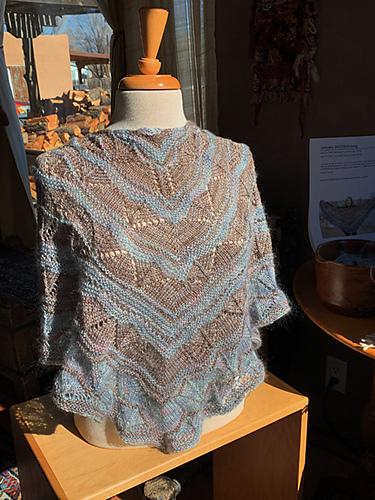 Ravelry: Curved Triangle Shawl pattern by Iris Schreier