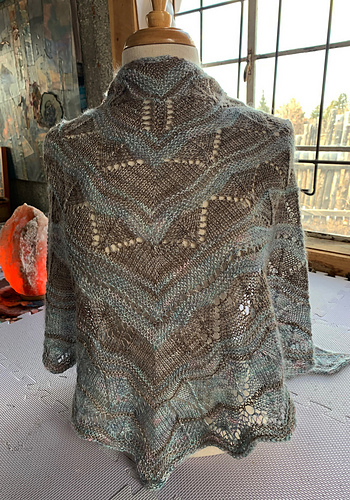 Ravelry: Curved Triangle Shawl pattern by Iris Schreier