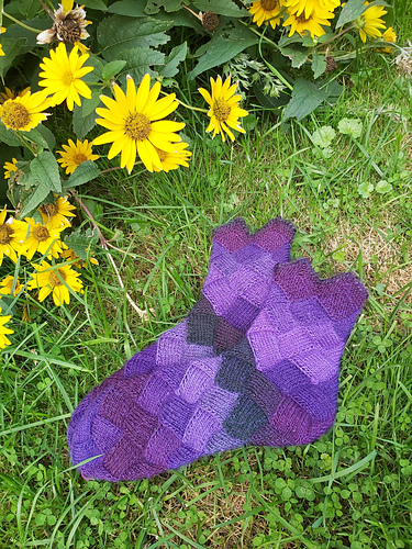 Ravelry: Royal Entrelac socks pattern by Baiba Jautaiķe