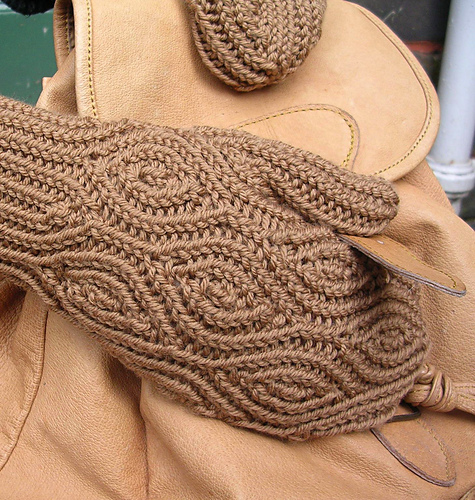 Ravelry: Almond Mittens pattern by Dagmar Mora