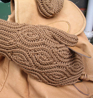 Ravelry: Almond Mittens pattern by Dagmar Mora