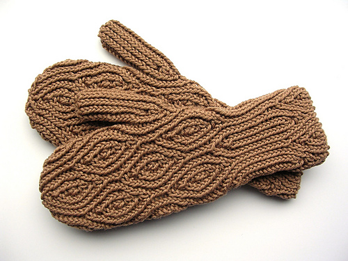 Ravelry: Almond Mittens pattern by Dagmar Mora