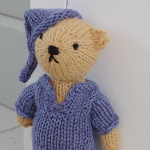 Ravelry: Easy Knitted Bears pattern by Fiona Goble